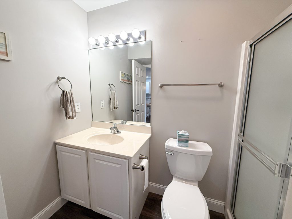 AVAILABLE NOW LAKE FRONT KAISER 2B/2B CONDO W/BOAT SLIP – Lake Job